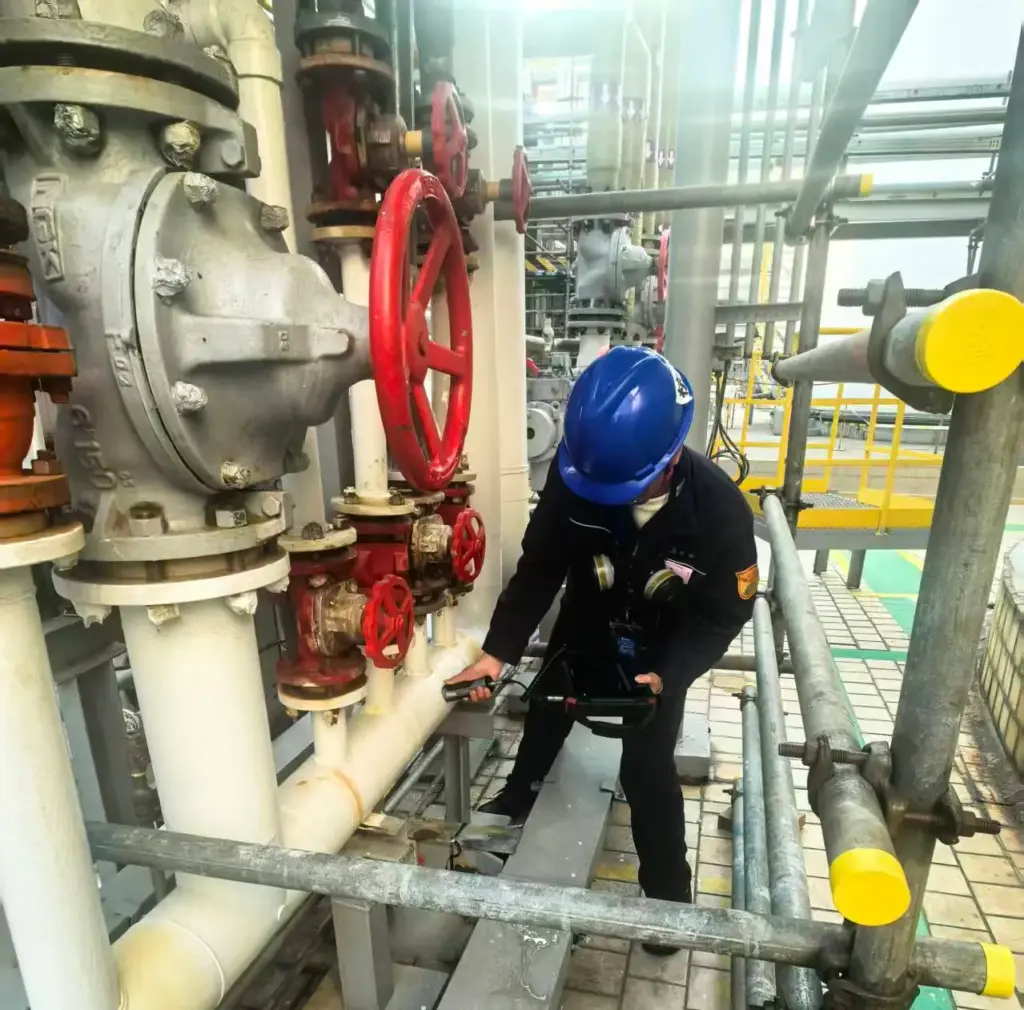 Detect Valve Leakage with Contact Ultrasound - Sound and Vibration ...